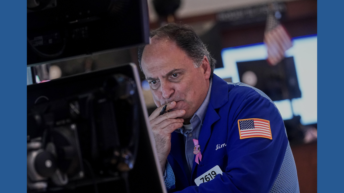 Wall Street loses ground under the weight of falling technology stocks ...