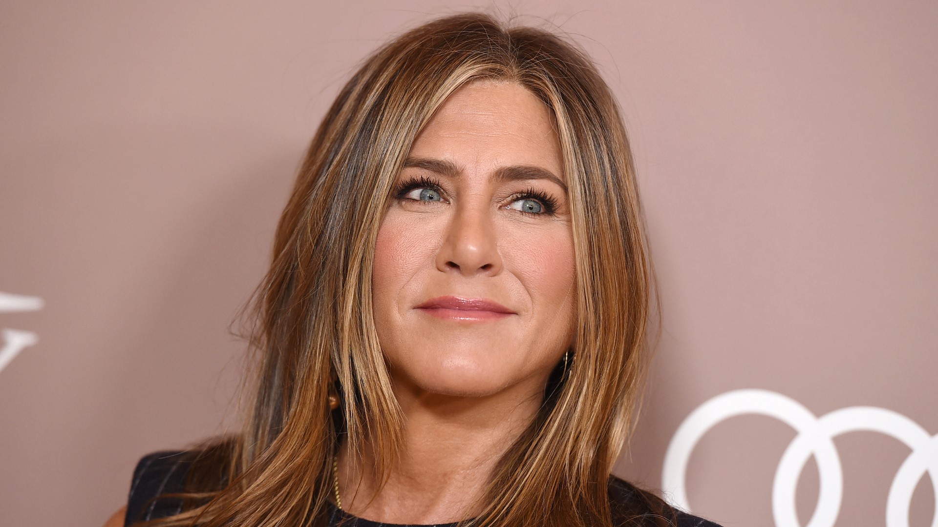 Man crashes car into Jennifer Aniston's Los Angeles home front gate | kgw.com
