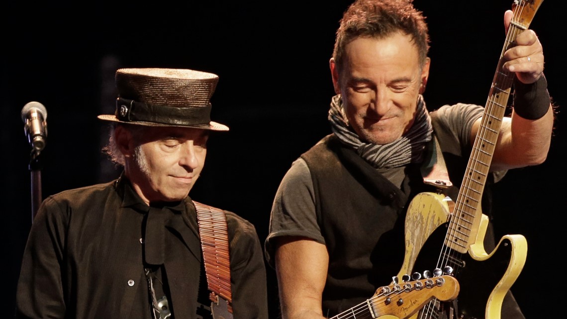 Nils Lofgren joins Spotify protest with Neil Young, Joni Mitchell | kgw.com