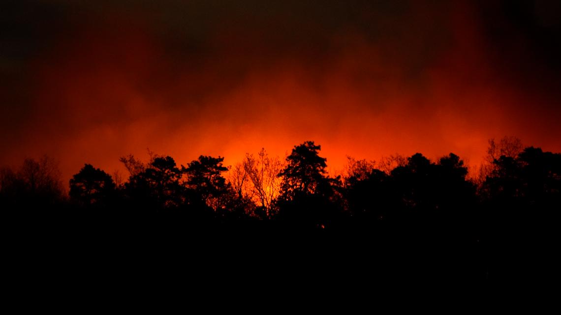 NJ wildfire prompts evacuations, temporarily closes Garden State Parkway | kgw.com