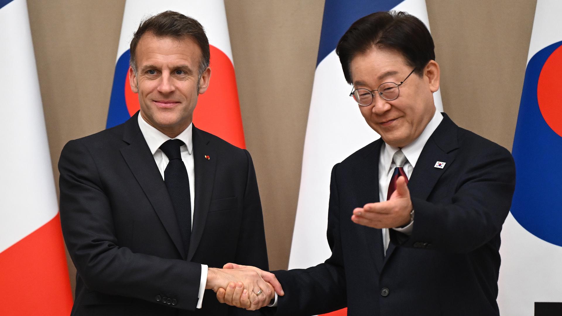 French and South Korean leaders say they'll work together on the Strait ...