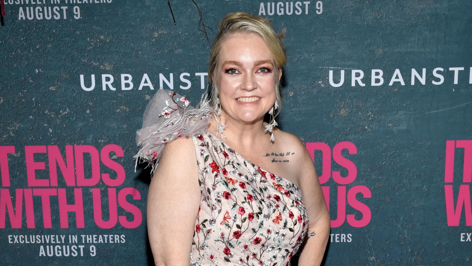 Author Colleen Hoover reveals she is undergoing cancer treatment | kgw.com