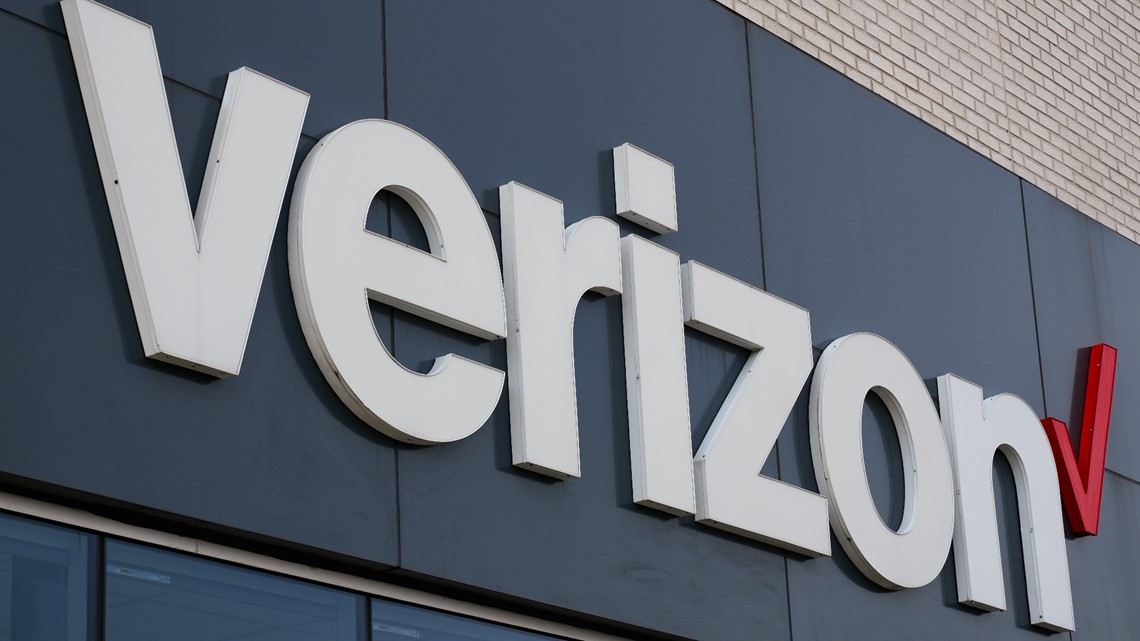 Verizon customers waiting on $20 refund after outage warned about scam ...