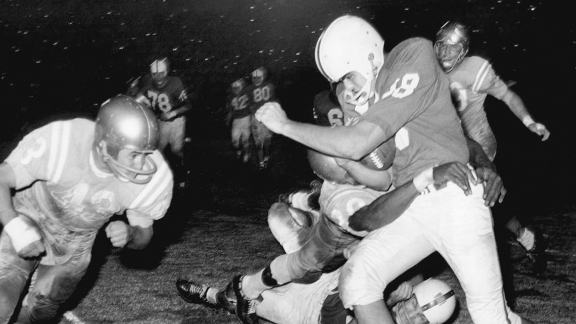 Roman Gabriel, first Filipino-American NFL quarterback, dies | kgw.com