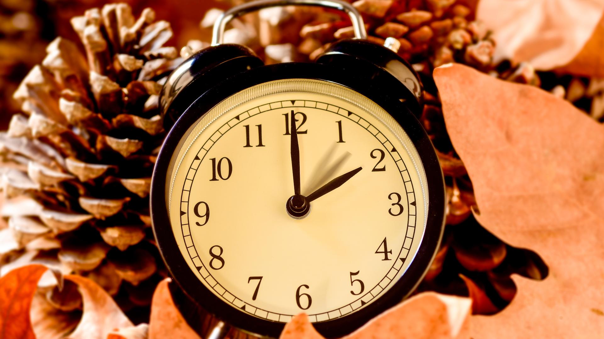 When do clocks 'fall back' this year? Daylight saving time is ending ...