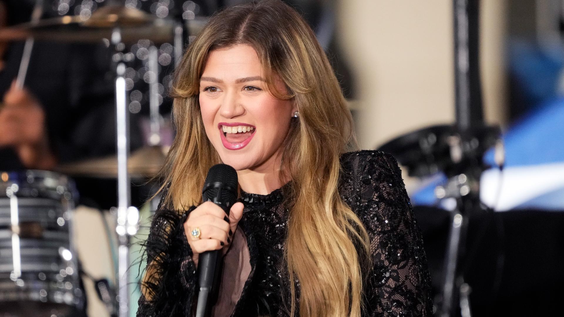 Kelly Clarkson announces rescheduled Las Vegas residency dates | kgw.com