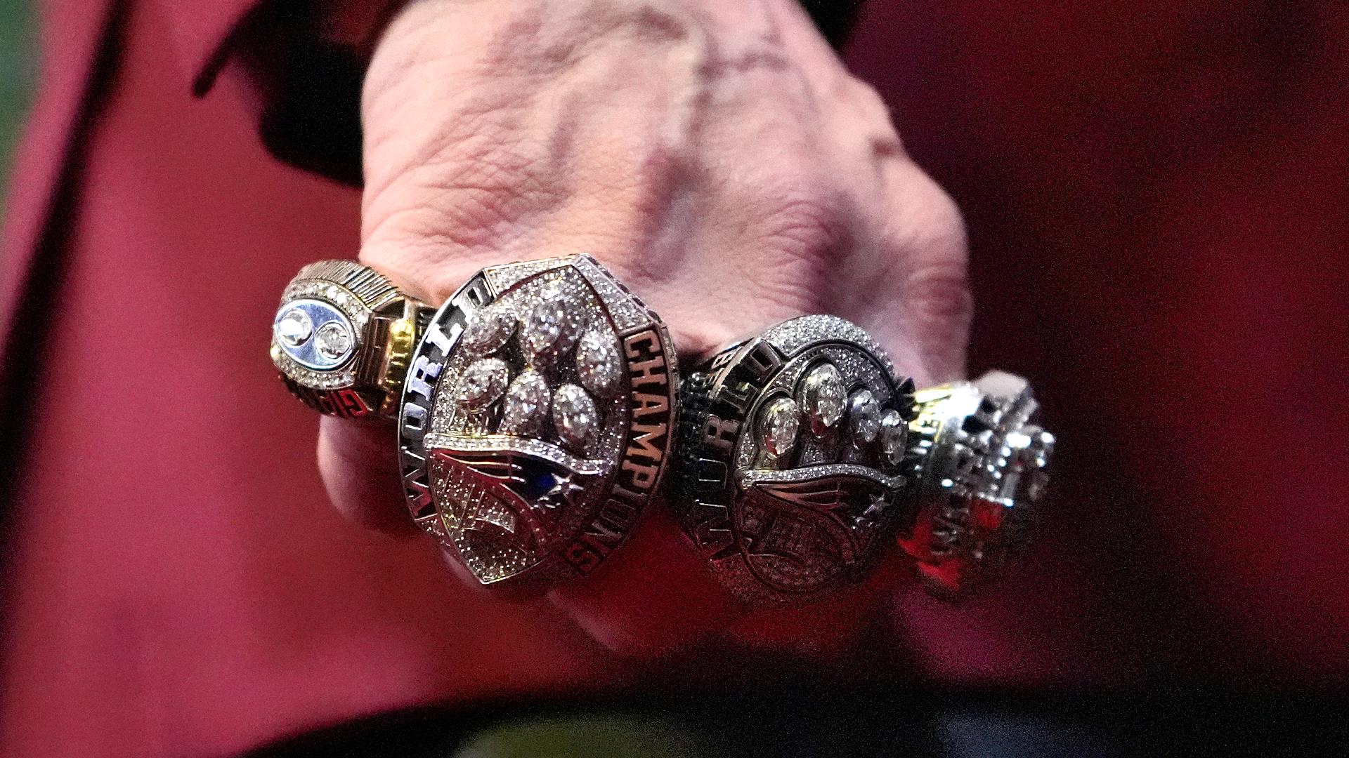 Bill Belichick shines at NFL Honors with Super Bowl rings, girlfriend ...