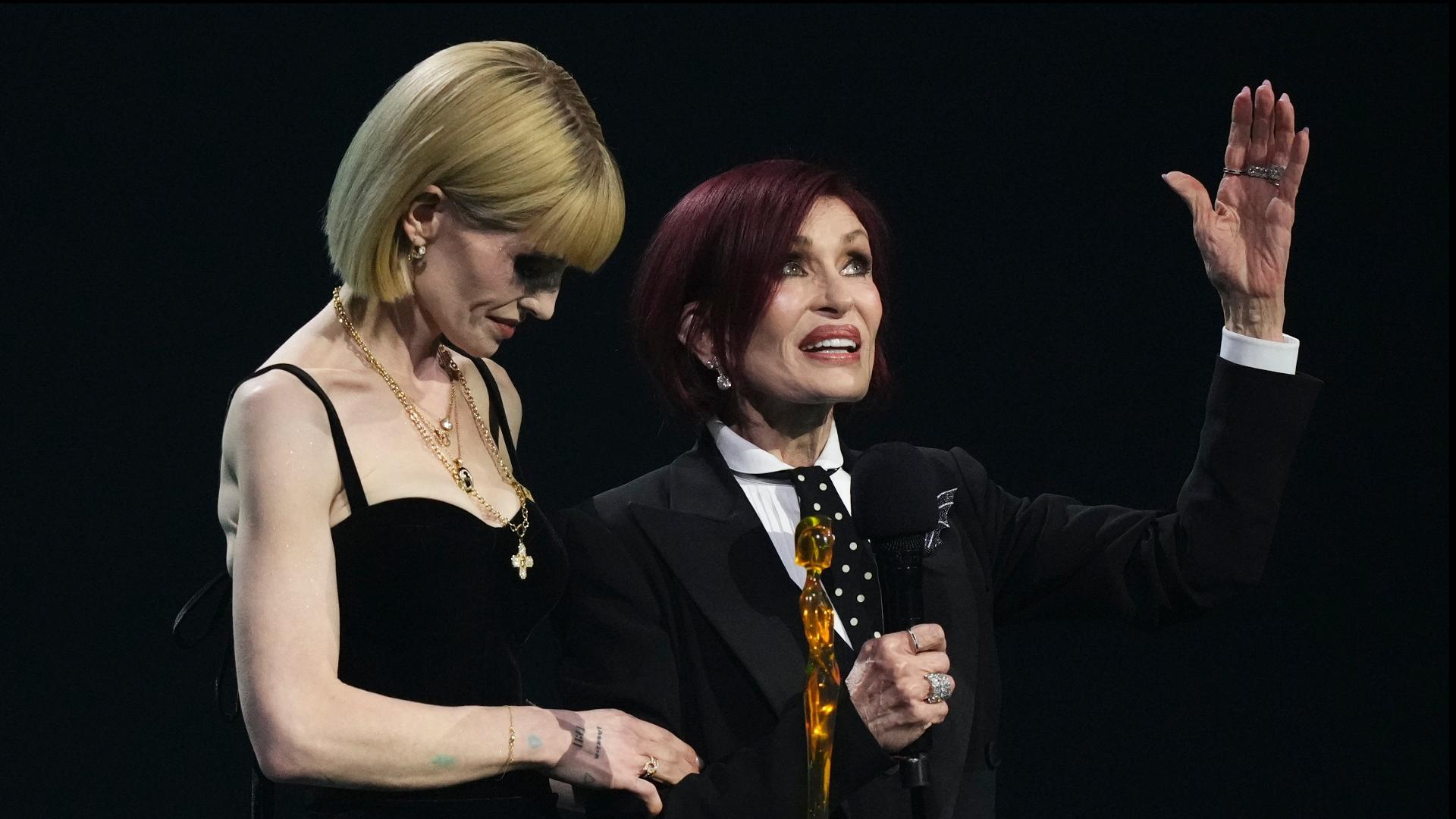 Sharon And Kelly Osbourne Accept Ozzy S Lifetime Award At Brits With