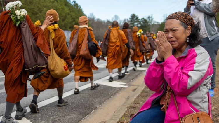 Buddhist monks persist in peace walk from Texas to DC as thousands ...
