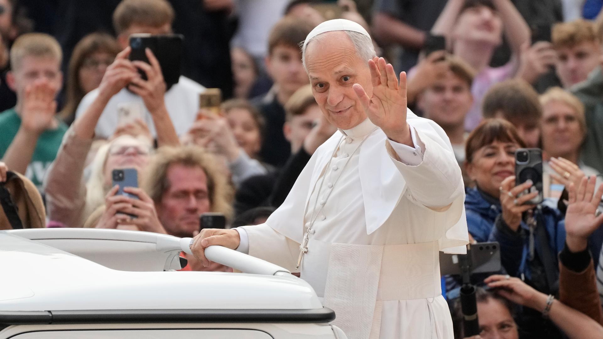 Pope Leo pokes fun at Chicago Cubs while at Vatican | kgw.com