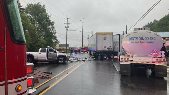 Highway 30 reopens after crash with multiple tractor trailers, vehicles ...
