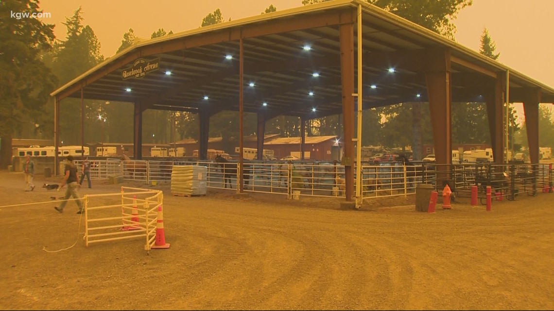 Thousands evacuate due to fires spreading in Clackamas County | kgw.com