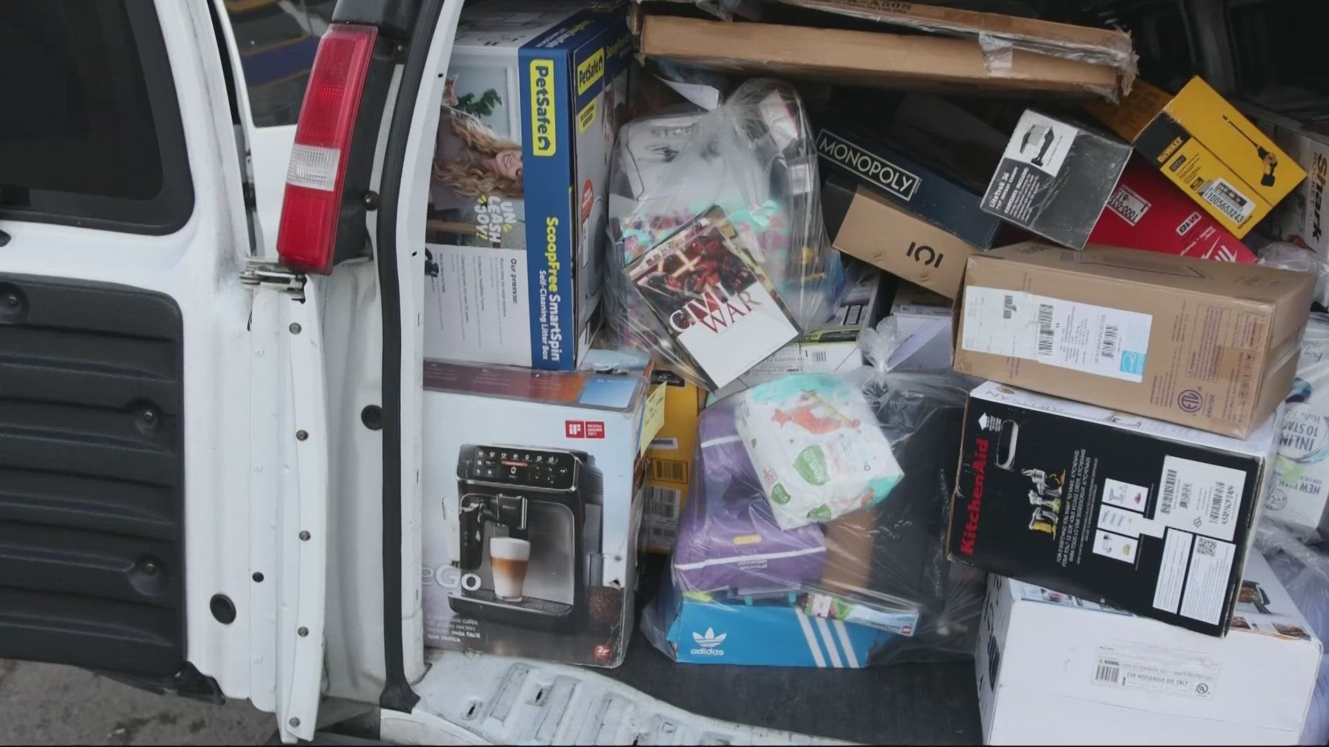 Investigators bust large retail theft fencing operation in Portland ...