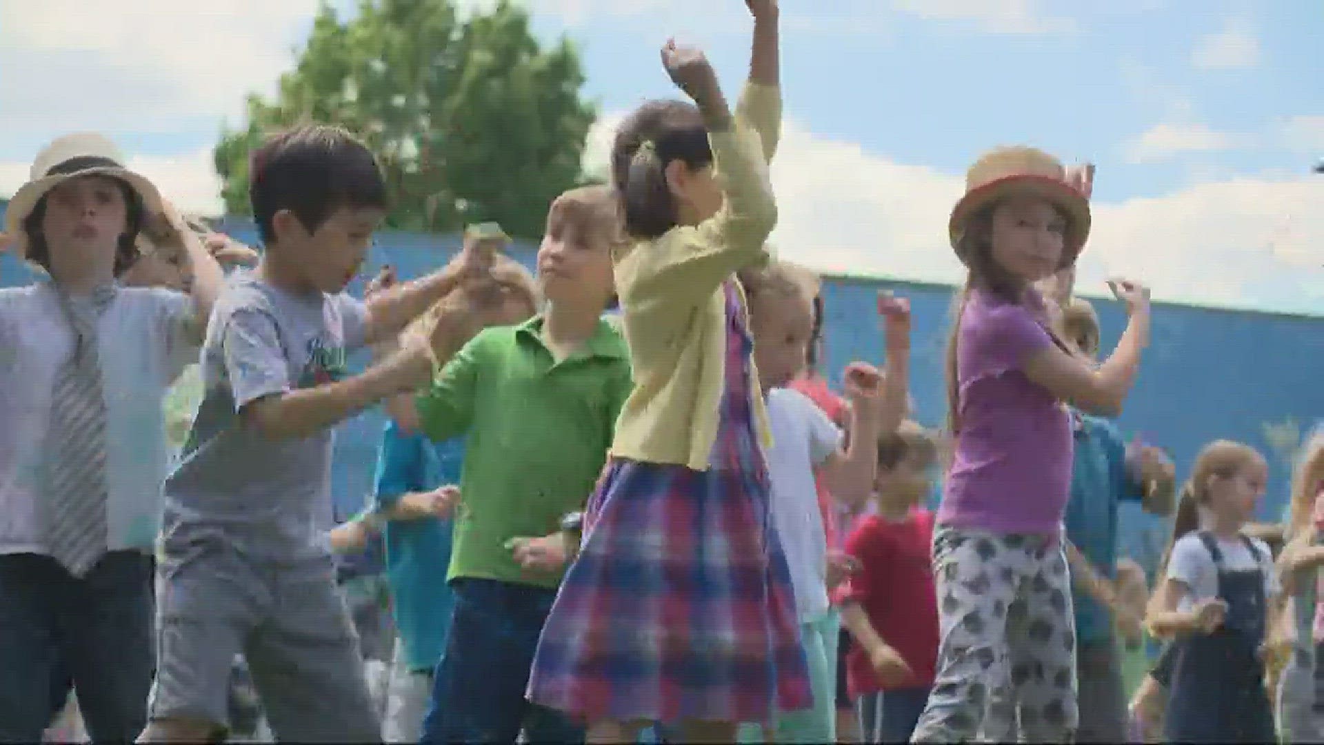 Flash mob at Portland school celebrates importance of PE, music | kgw.com
