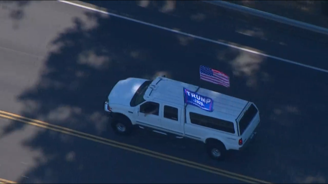 Pro-Trump rally gathers 1000+ to show support of President | kgw.com