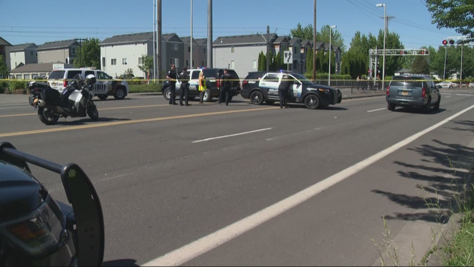 Woman dies after being hit by MAX train in Beaverton | kgw.com
