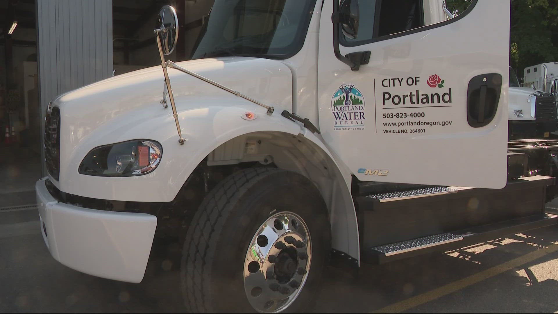 Portland gets first electric truck from Daimler North America | kgw.com