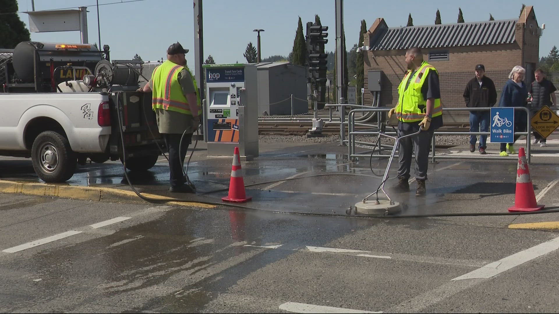 TriMet increases efforts to clean MAX platforms, trains | kgw.com