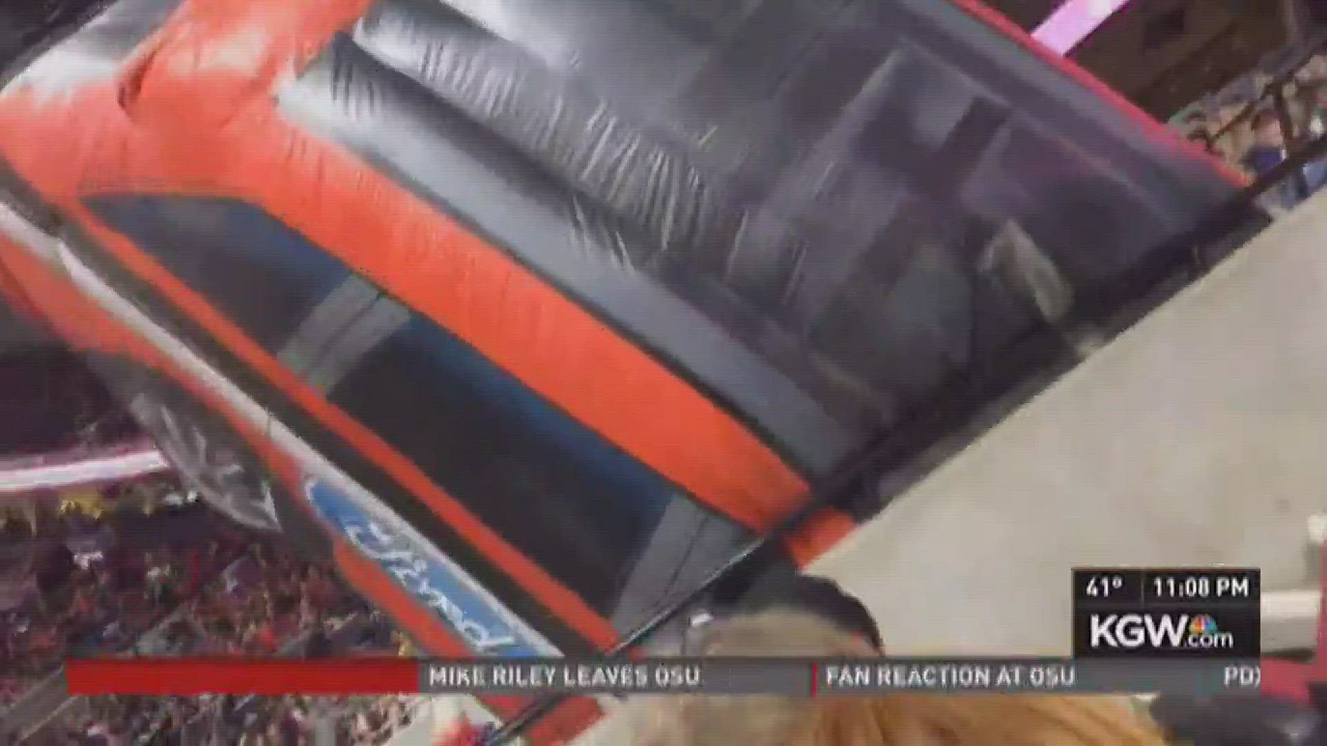 Blazers blimp crashes into Moda Center crowd | kgw.com