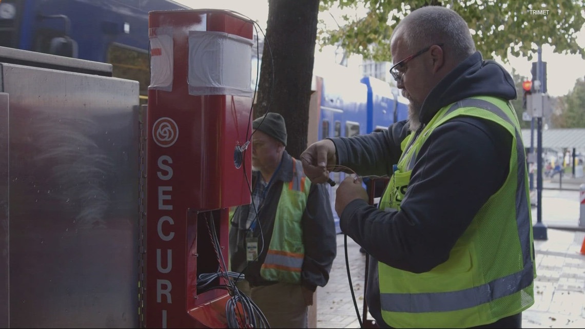 TriMet begins rollout of security phones at MAX stations | kgw.com