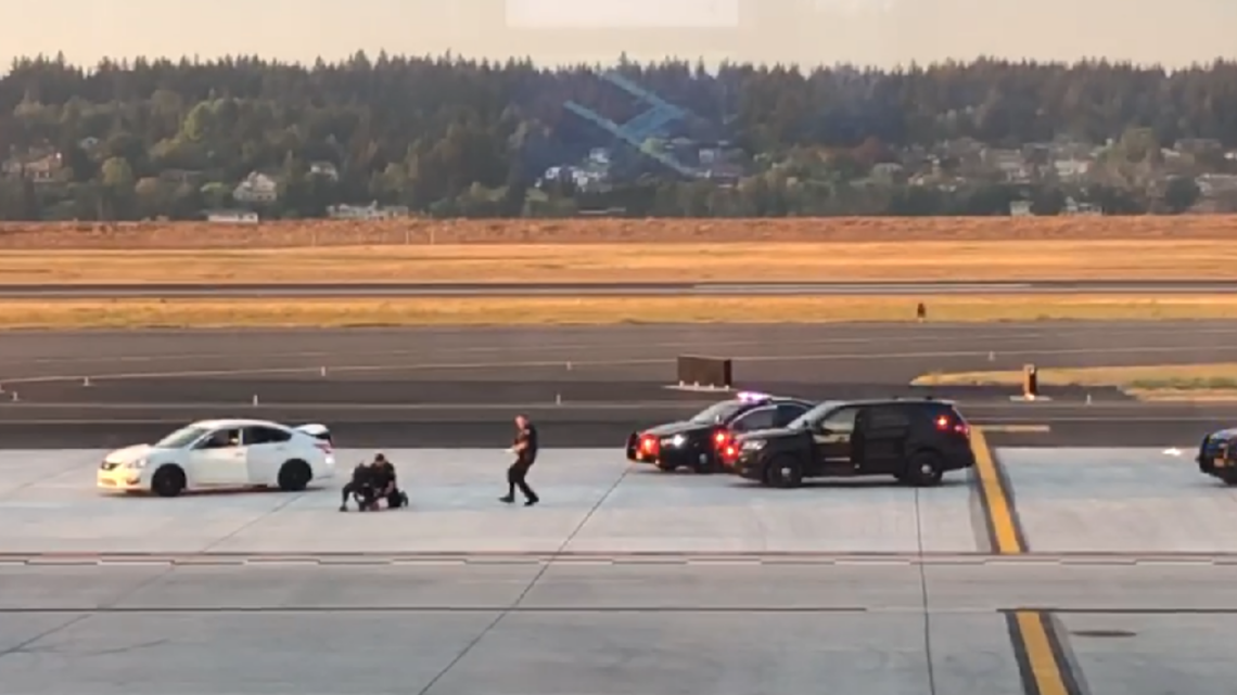 Driver crashes through gate, drives on taxiway at PDX | kgw.com