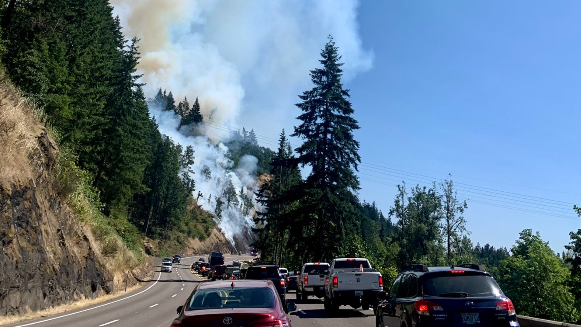 PHOTOS: Brush fire off Highway 99E between Oregon City and Canby | kgw.com