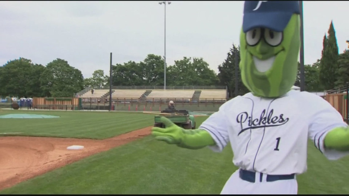 Portland Pickles mascot named Starlight Parade grand marshal | kgw.com