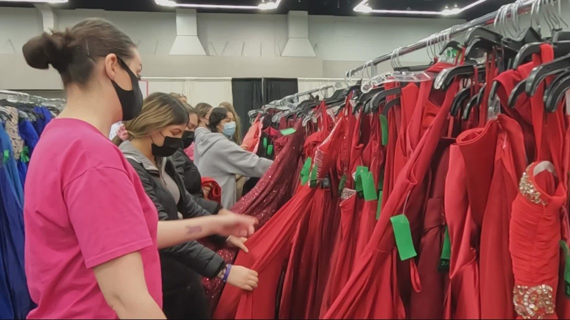 Prom Dress Giveaway kicks off as Oregon mask mandate lifts | kgw.com