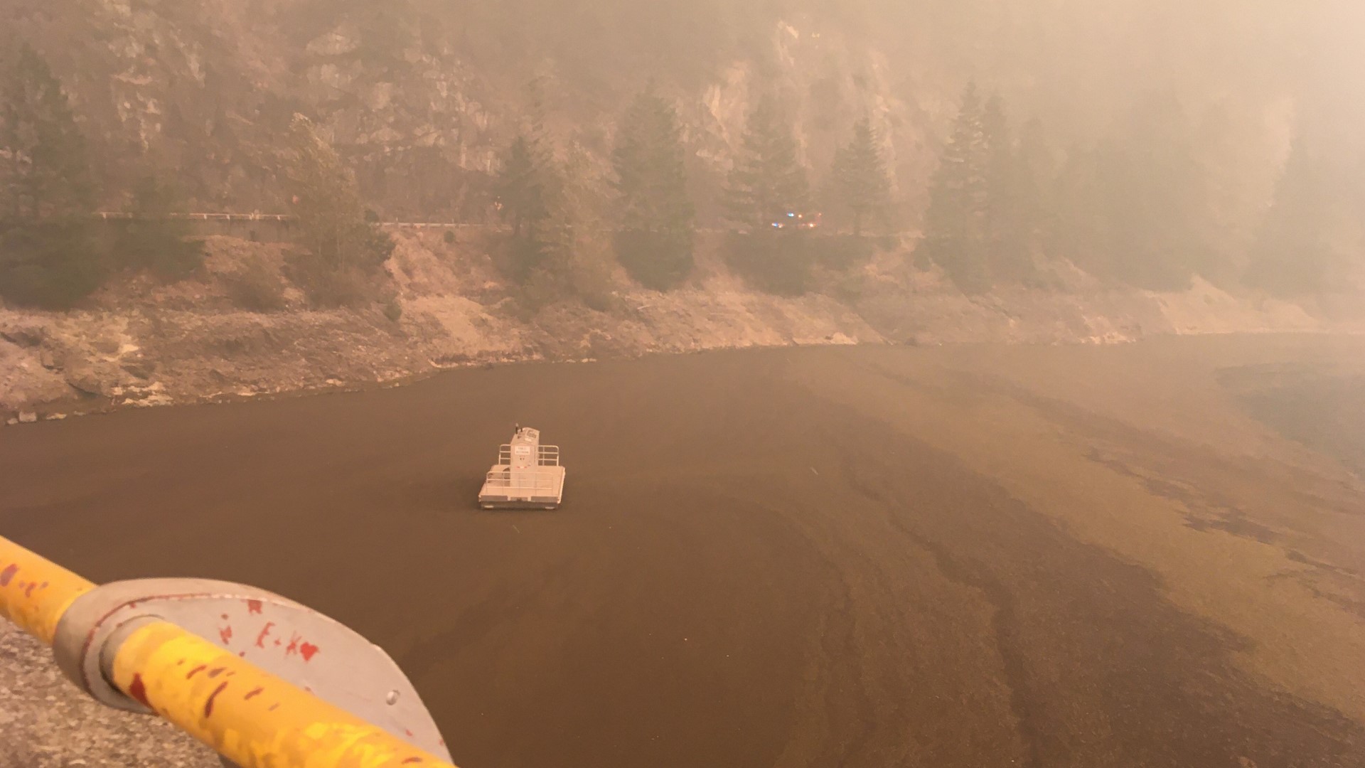 Detroit Dam operator escapes Oregon wildfires inside dam | kgw.com