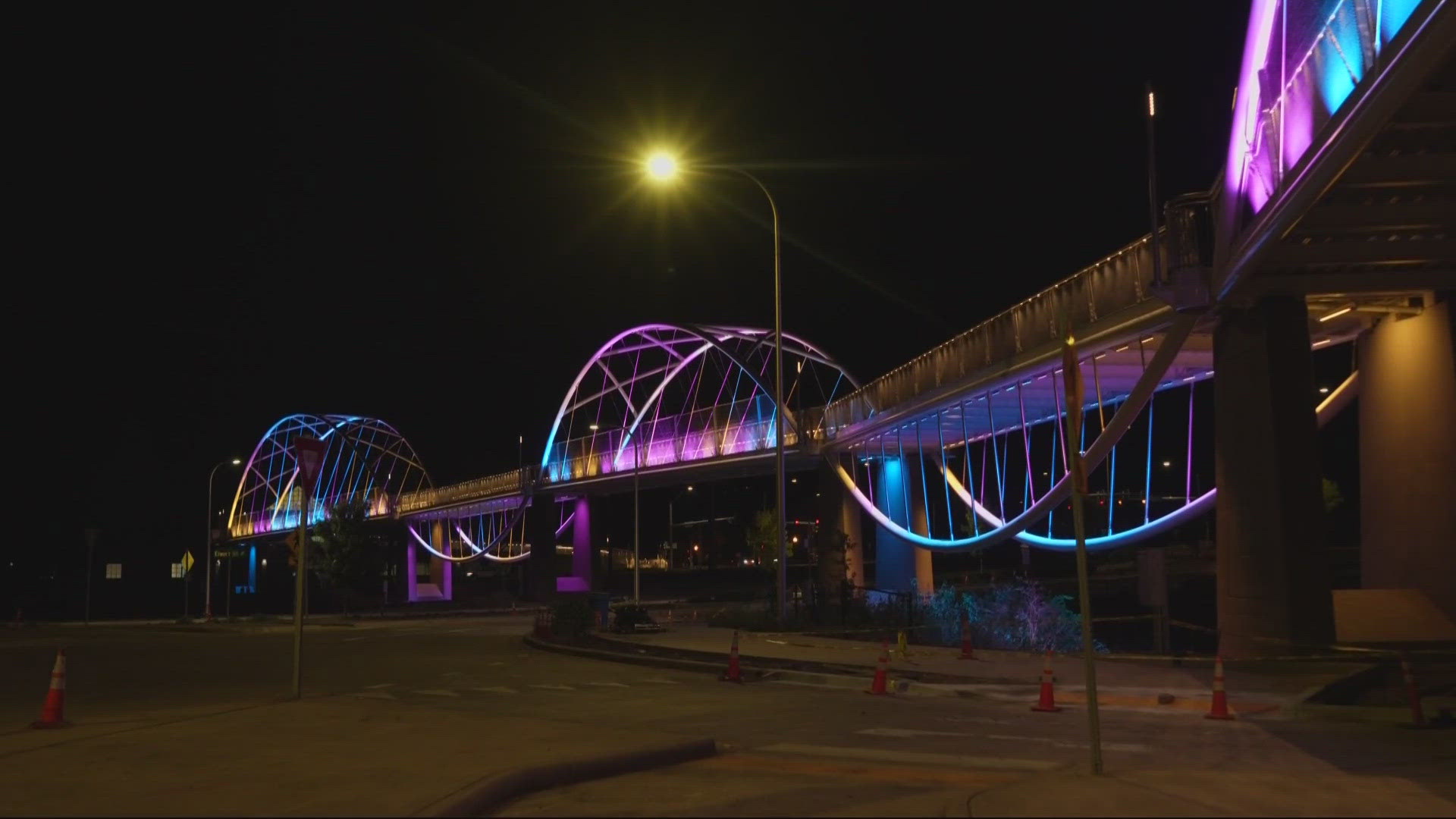 Sherwood opens new pedestrian bridge over Route 99W | kgw.com