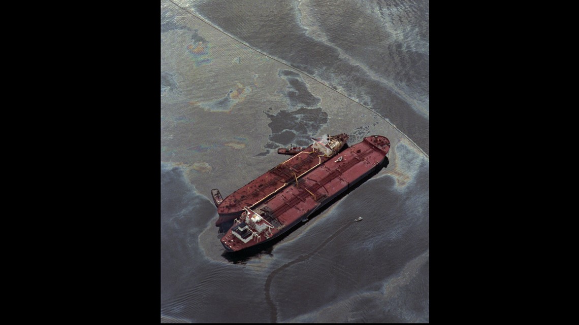 Photos: 1989 Exxon Valdez oil spill in Prince William Sound, Alaska ...
