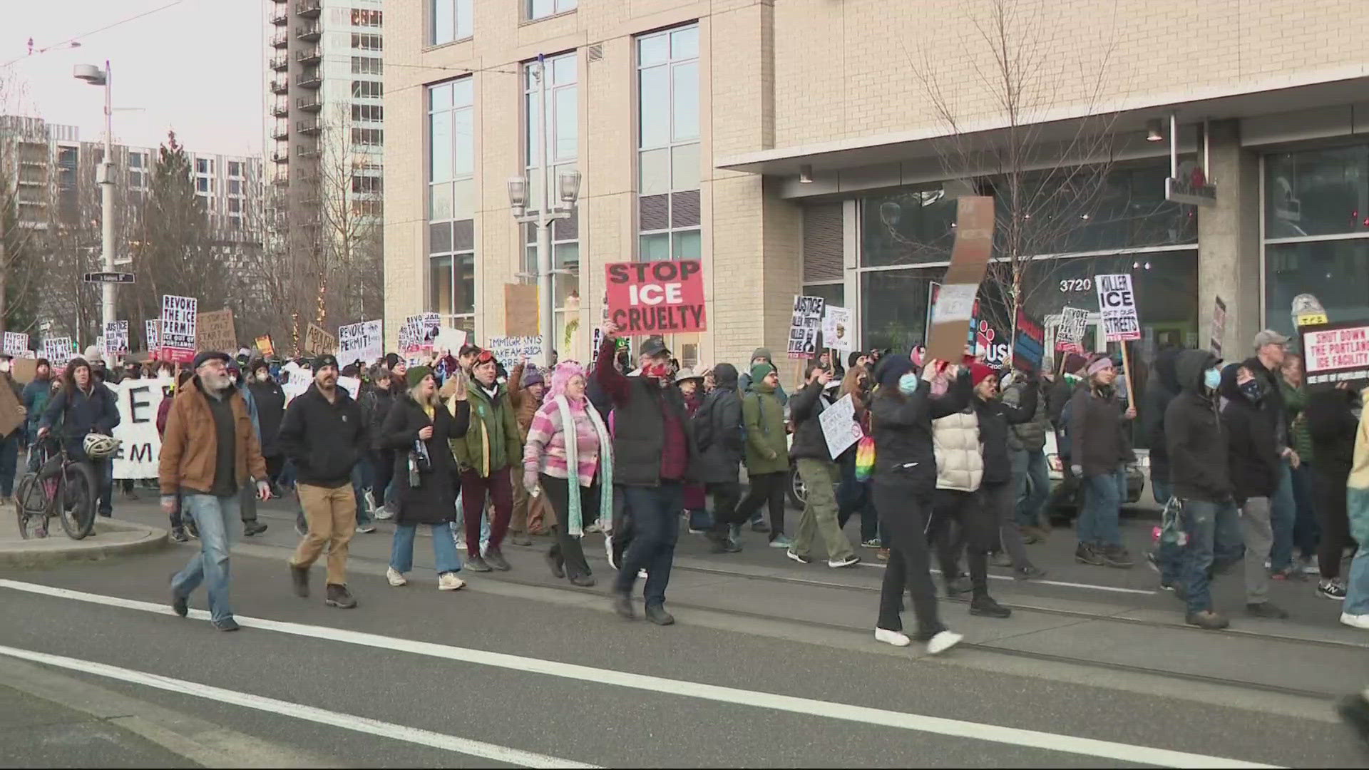 Hundreds march down to Portland ICE building after federal officers ...