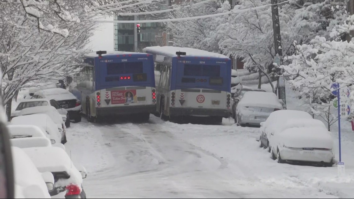 TriMet riders navigate through Portland snow | kgw.com