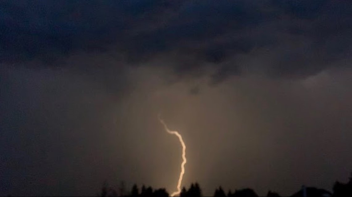 Your Pics: 19 stunning images of lightning in Portland, Oregon | kgw.com