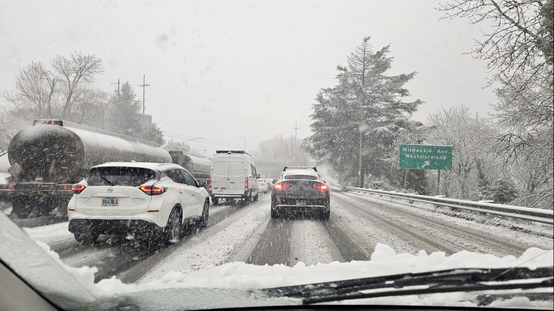 Winter storm in Oregon: Record snow falls in Portland | kgw.com