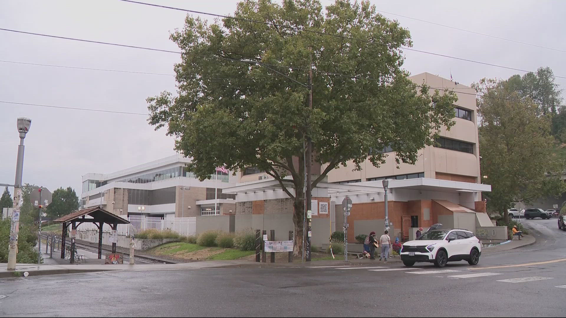 Neighbors near ICE site say Portland is far from “war-ravaged,” despite ...