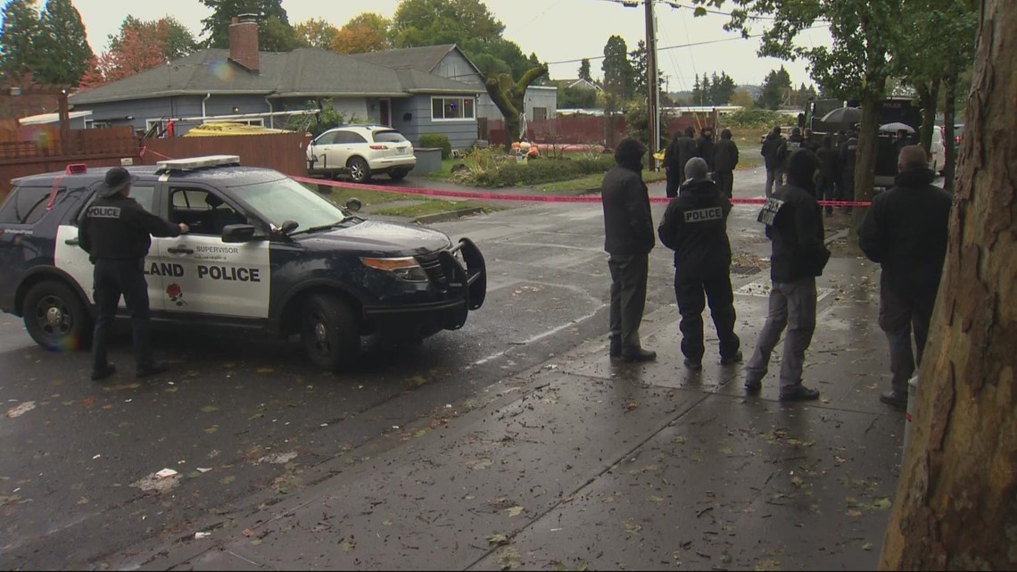 Police shoot man in SE Portland after he allegedly set a car on fire ...