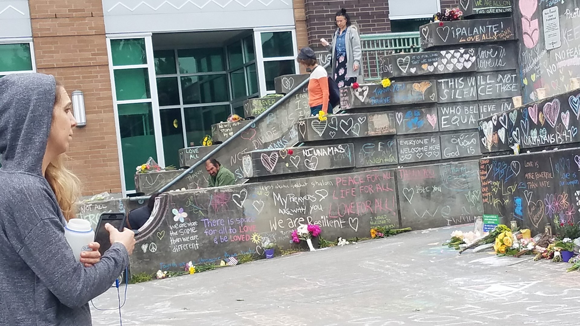 Survivor of MAX attack meets mother of victim for 1st time | kgw.com
