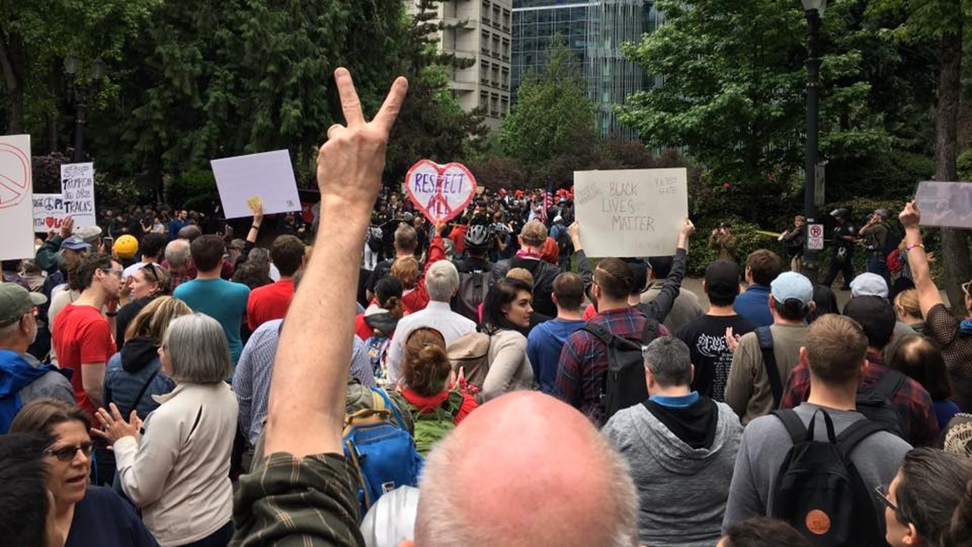 Photos: Protests, counter-protests in downtown Portland | kgw.com