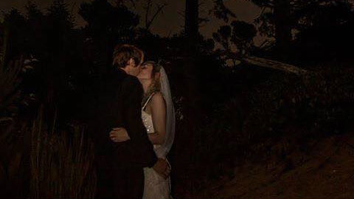 Seattle couple ties the knot during eclipse on Oregon coast | kgw.com