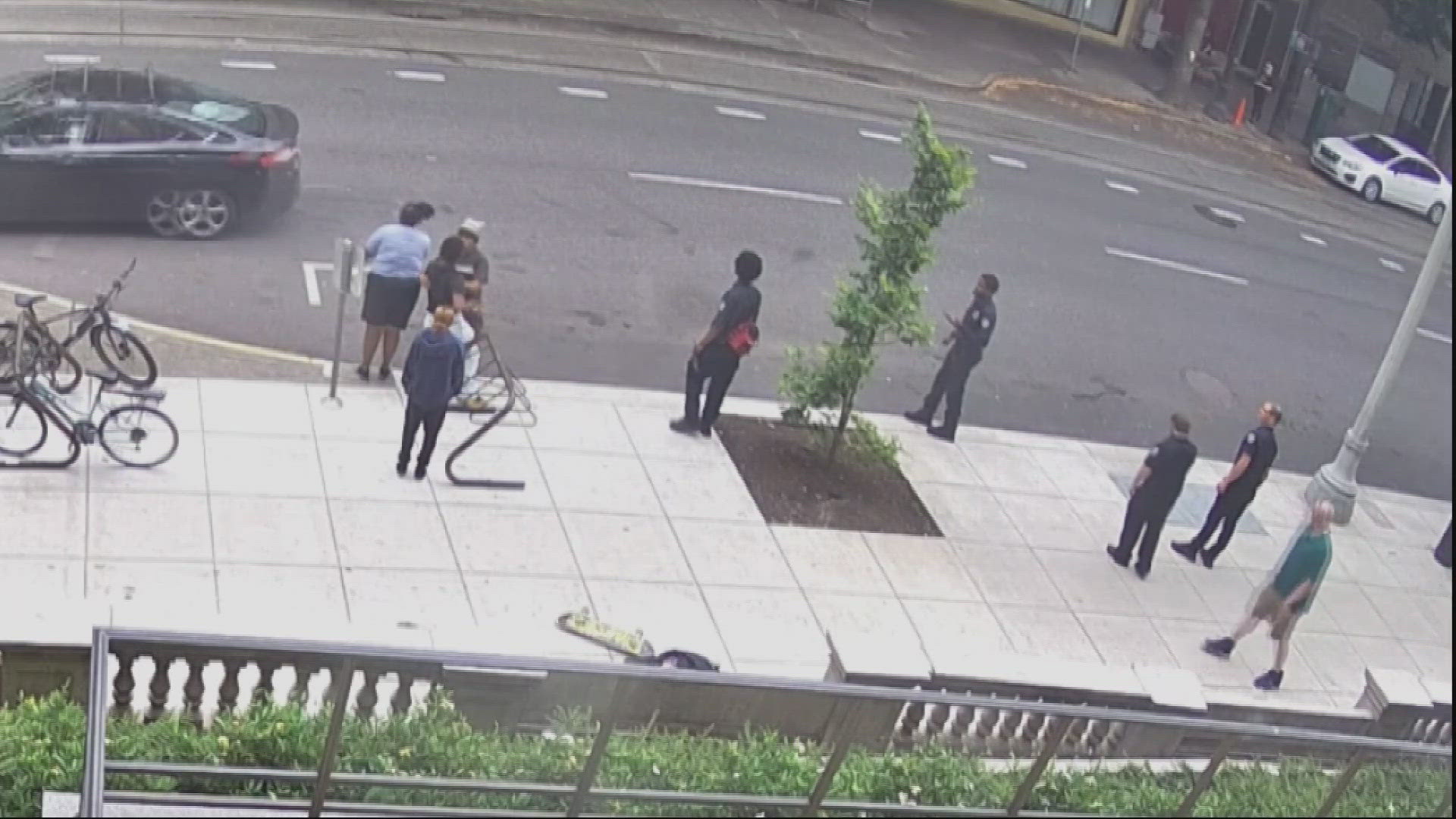 Portland police, Multnomah County leaders clash over library stabbing footage | kgw.com