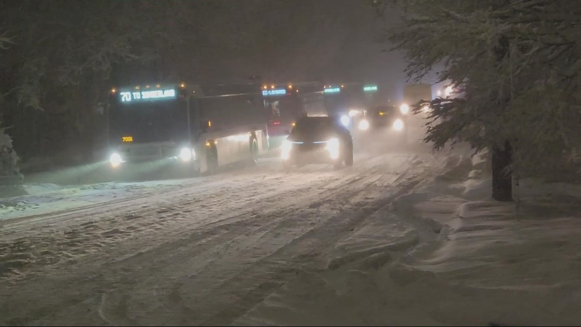 Snow storm leaves more than a hundred TriMet buses stuck | kgw.com
