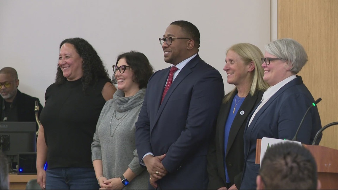 Multnomah County commissioners move to limit some of chair's power ...