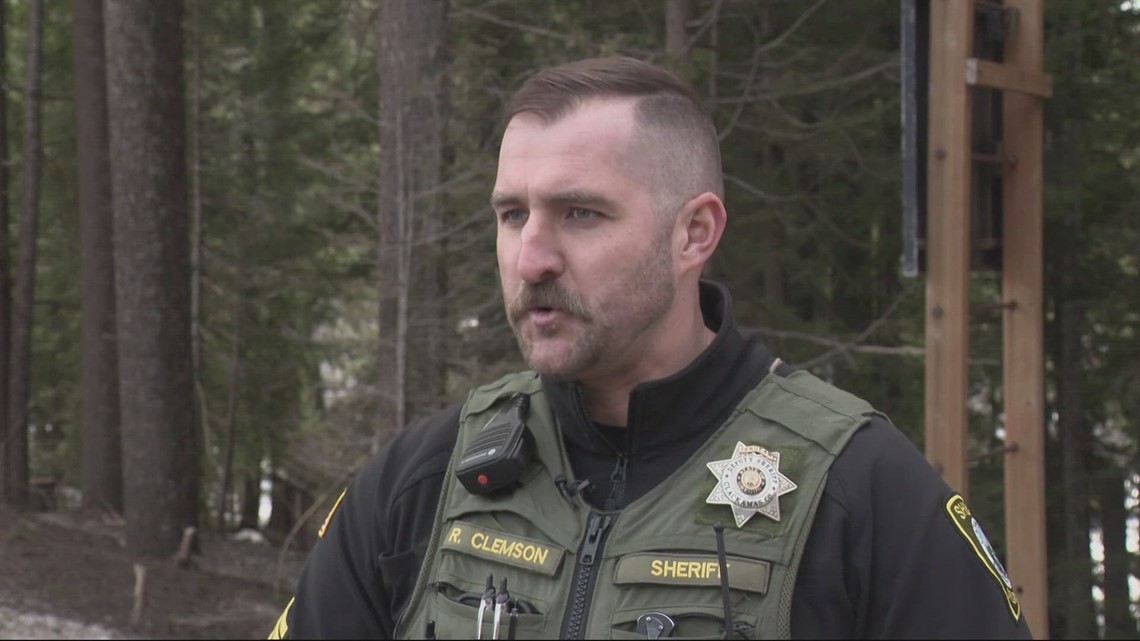 Clackamas County deputies rescue family lost overnight near Government ...
