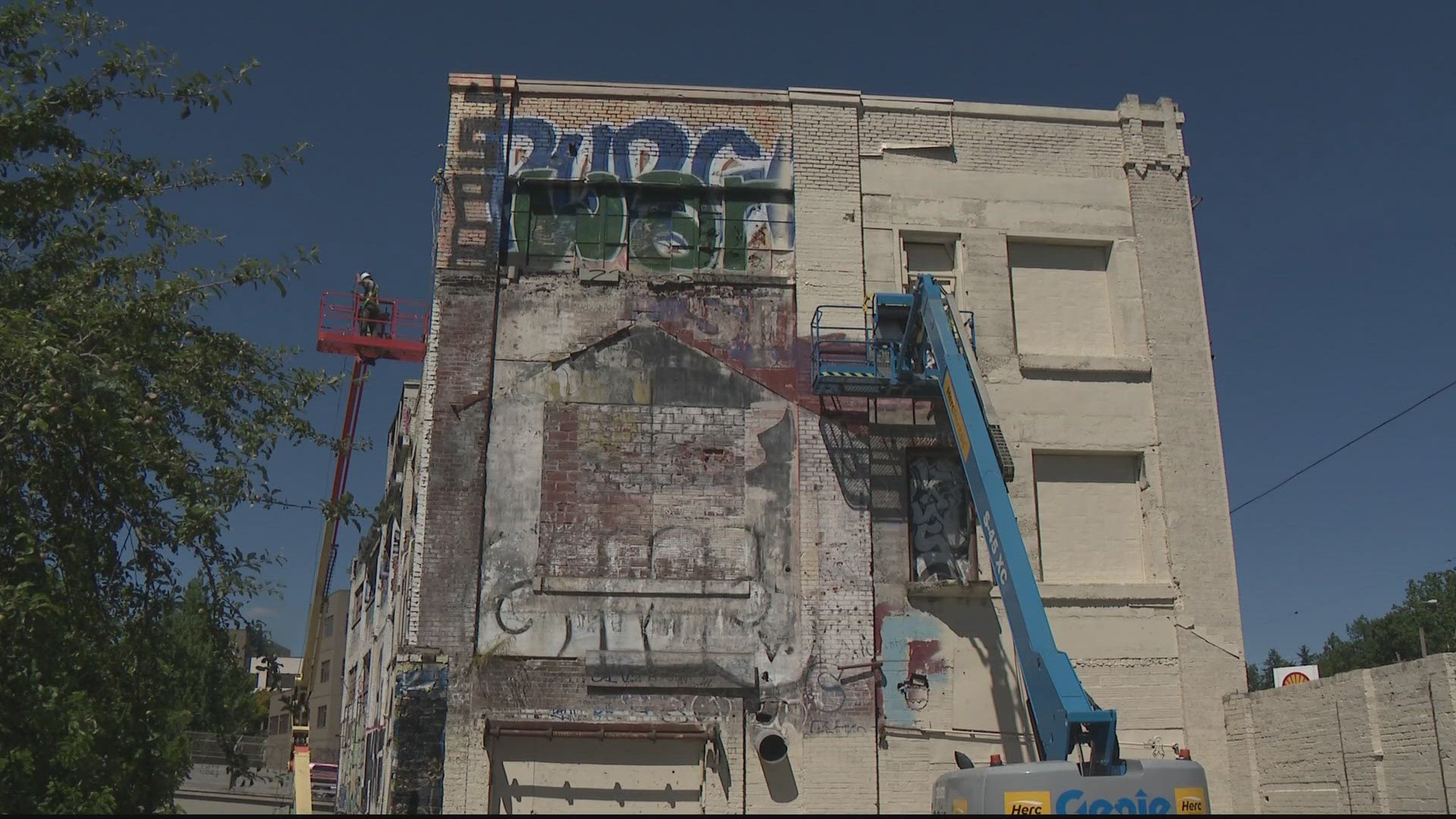 Crews repaint Portland eyesore Gordon's Fireplace Building amid planned ...