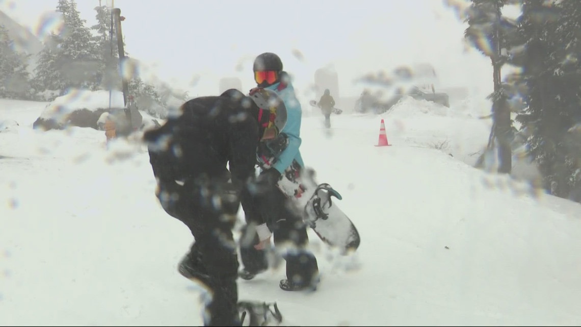 Skiers cheer arrival of first major Cascades snowstorm | kgw.com