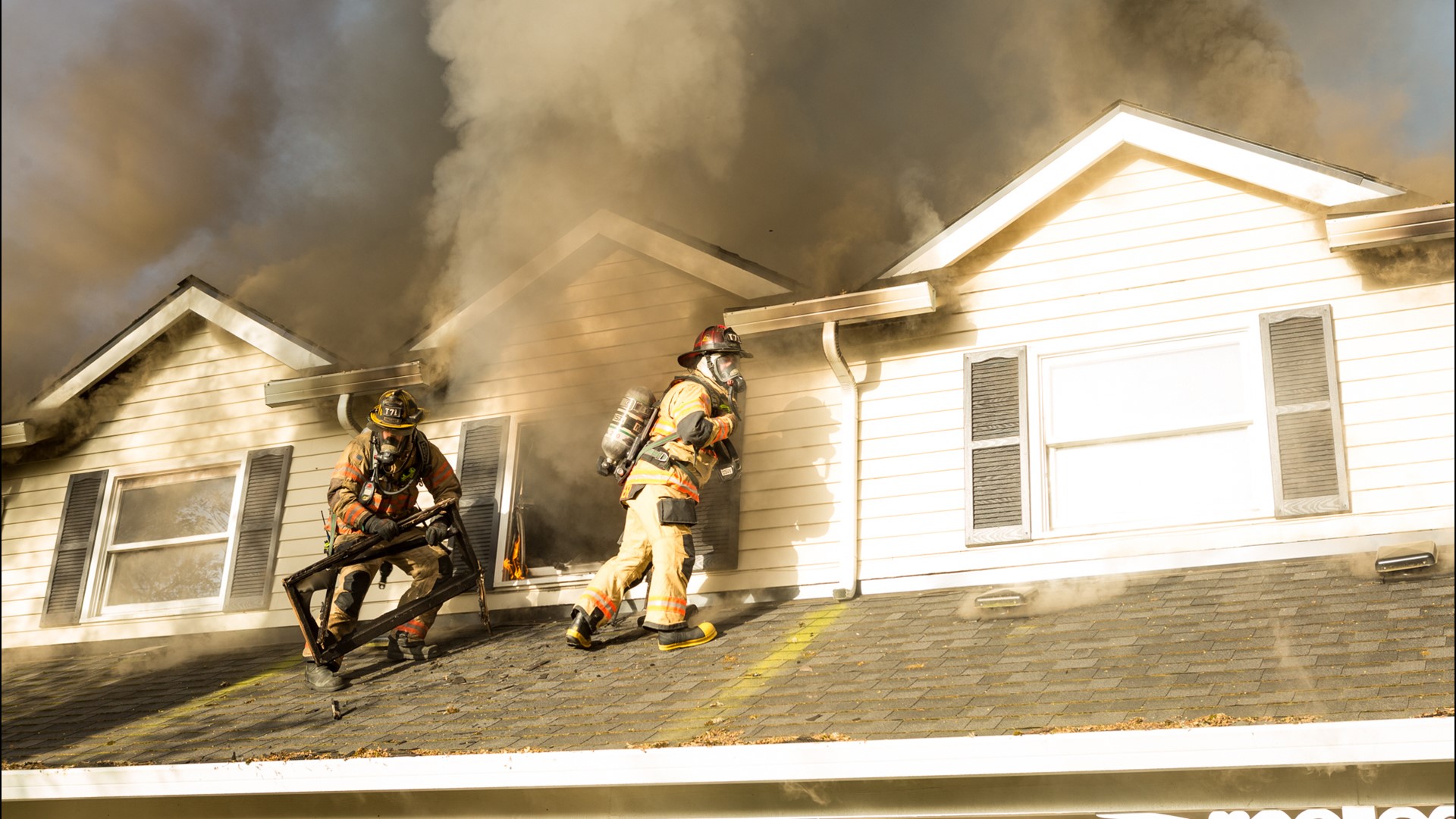 Firefighter injured while battling blaze at house near Boring | kgw.com
