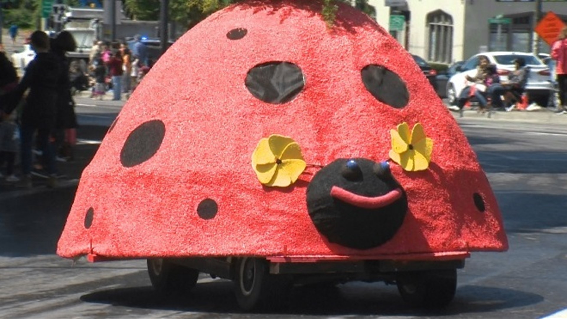 Floats, flowers and smiles: Thousands celebrate Portland in Grand ...