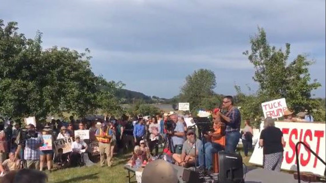 Vigil for asylum seekers at Oregon federal prison | kgw.com