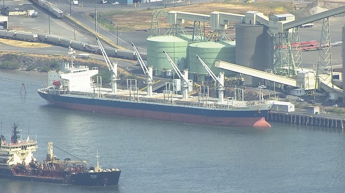 Second man dies after ship's line snaps in Port of Longview | kgw.com